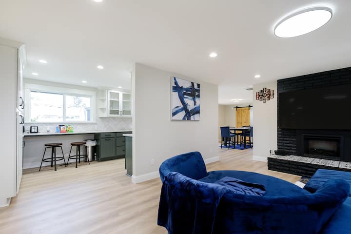 Gresham Modern Urban Retreat - Gresham, OR