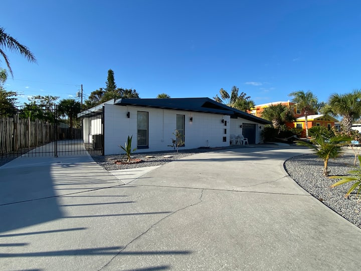 Charming Beachside Hideaway - Cape Canaveral, FL