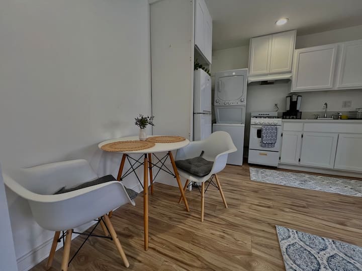 Small Cozy Studio In Norwalk. - Pico Rivera, CA
