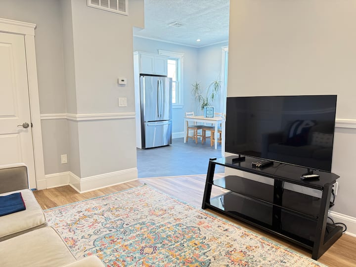 Modern Spotless, Charming Apartment! - Wakefield, MA