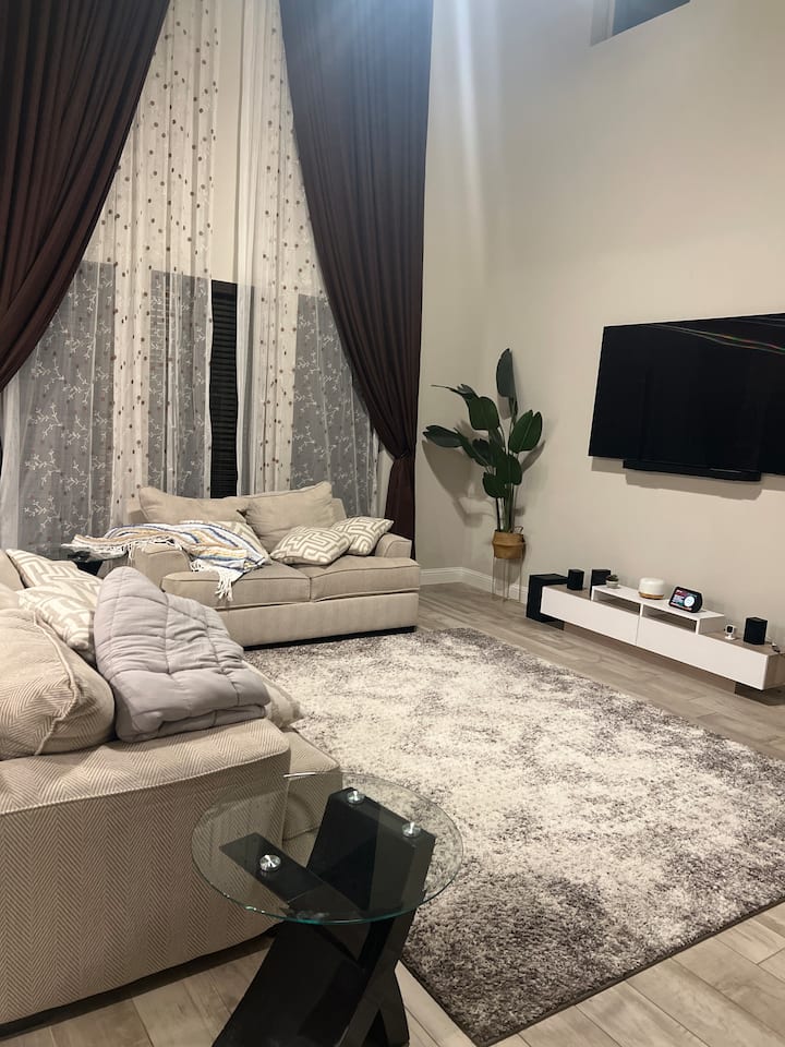 Relax In Style: Beautiful Home - Little Elm, TX