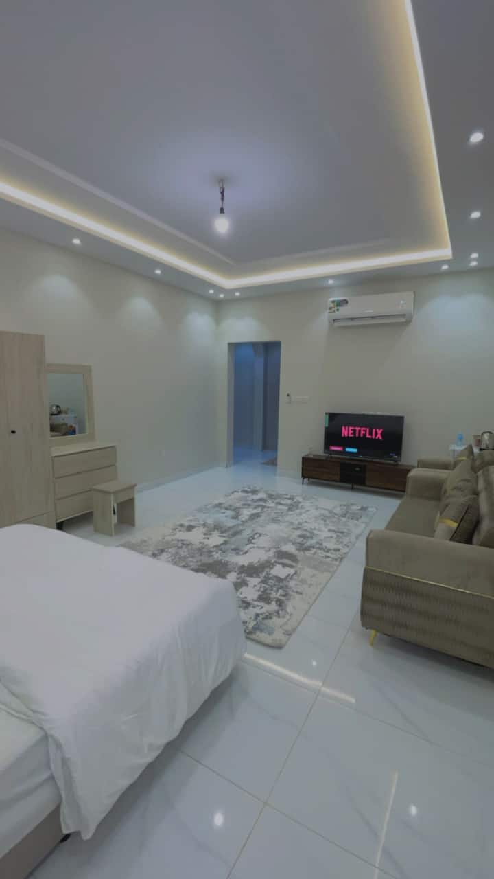 استديو خلف مطار الملك عبدالعزيز - Jeddah