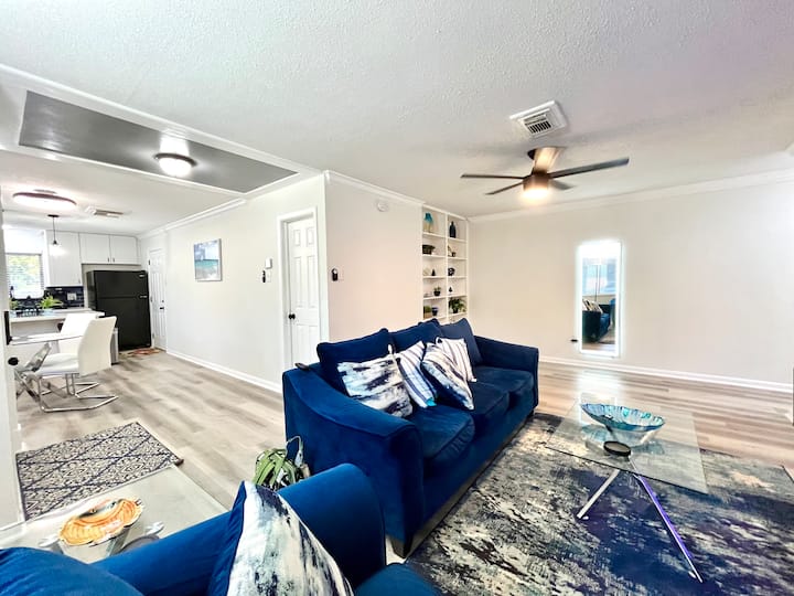 Bahama Breeze: King Bed, Backyard, Kemah Boardwalk - Seabrook, TX