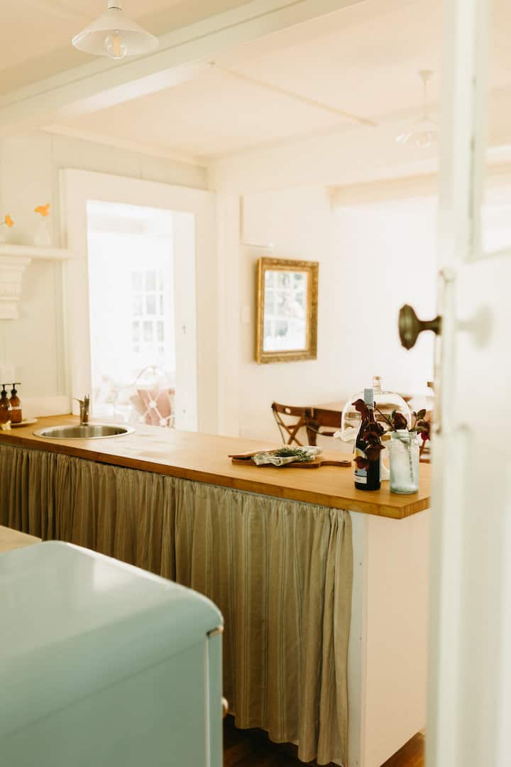 Charming Cottage For 2. Pooch Friendly. - Akaroa