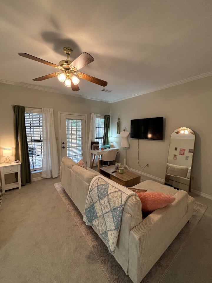 Sensational Studio On Square - Oxford, MS