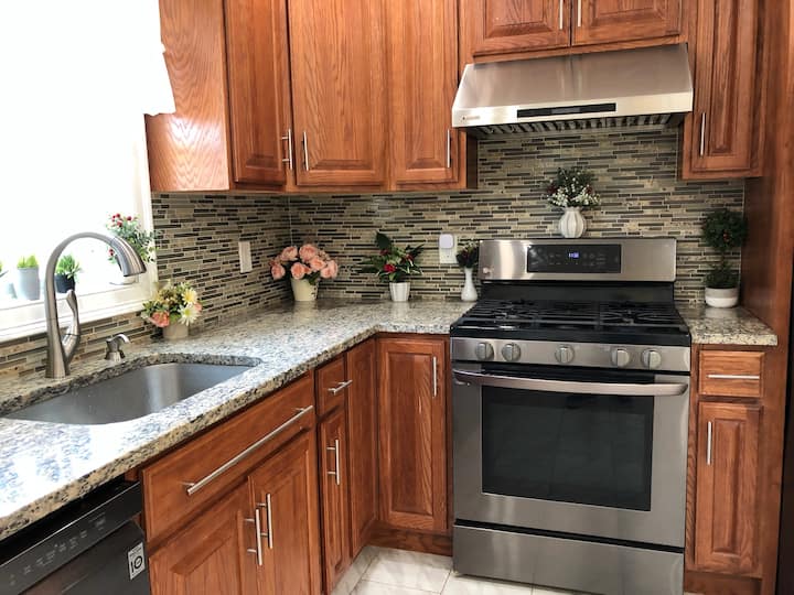 Triple Family Unit Combined. 7 Beds . 4 Full Baths - Manchester, NH