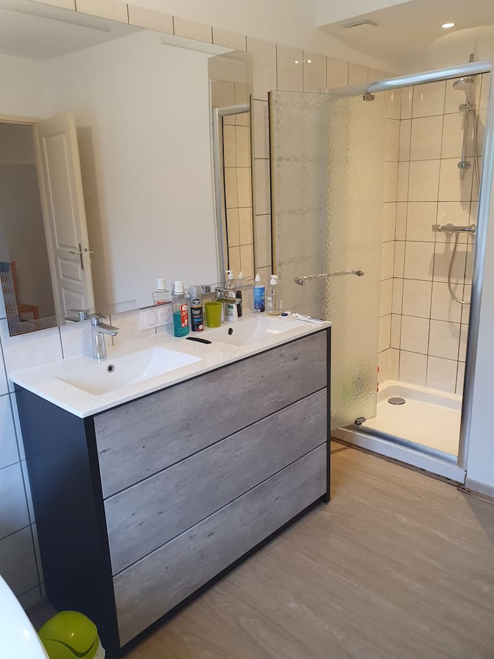 Chambre Dans Une Maison Au Calme - La Clayette