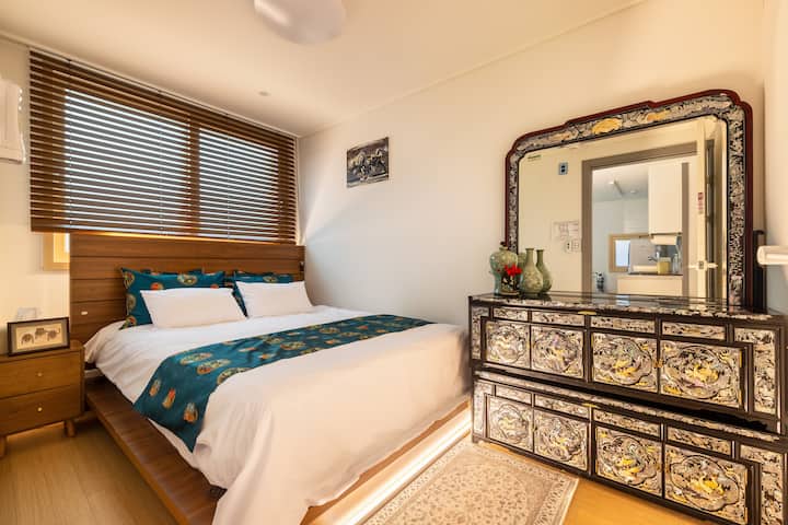 Choi's Stay 
홍대 연남 망원
2룸3베드/합법숙소
짐보관/엘리베이터
홍대역택시무료 - South Korea