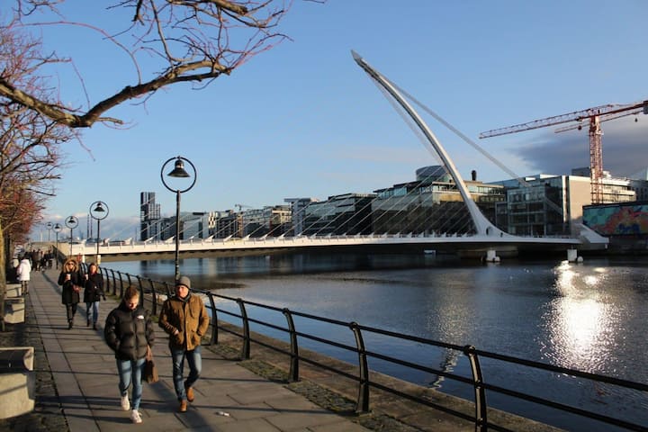 Two Bedroom (10 Minutes Walking To City Centre) - Aéroport de Dublin (DUB)