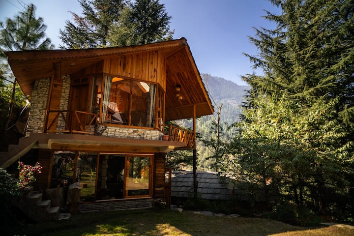 Doghari Chalet: White Stone Cottage - Jibhi