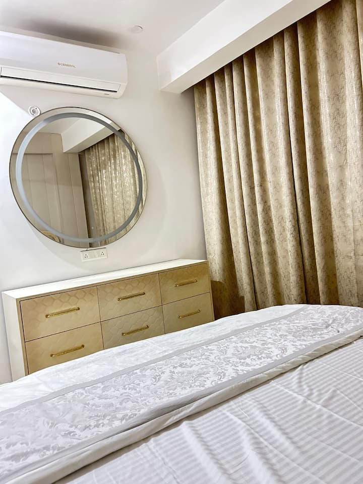 Luxury Apartment On Main Road - Kanpur