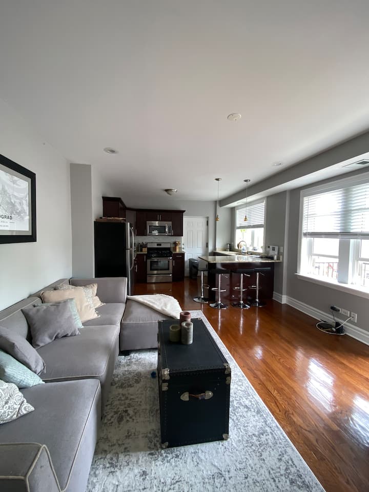 Traveling Professional? Cozy 2nd Floor 2bd/2ba - Evanston, IL
