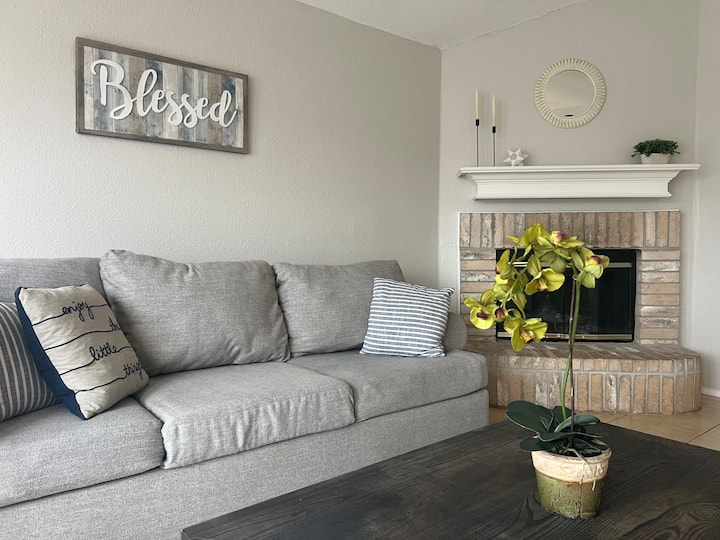 House Centrally Located In North Fort Worth - Saginaw, TX