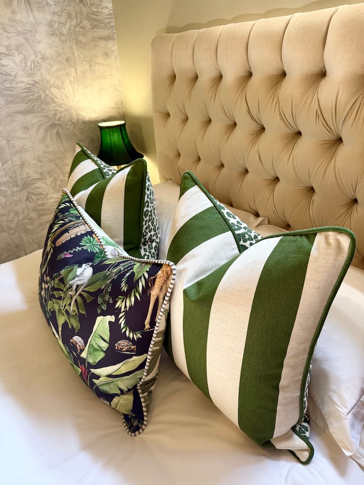 Private Garden Cottage
Wi Fi, Solar, Netflix - Johannesburg