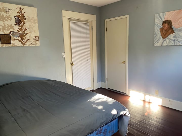 Two Bdrm Space With Own Bathroom, Shared Kitchen - Dallas, OR