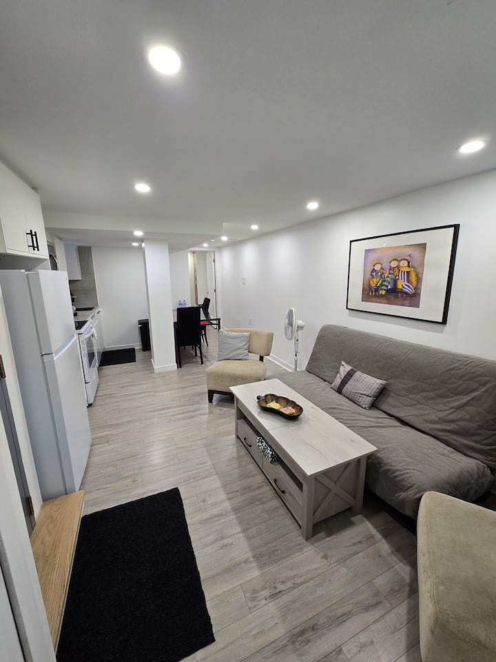 Cozy 1 Bedroom Apartment Near Down-town Montreal - Montreal