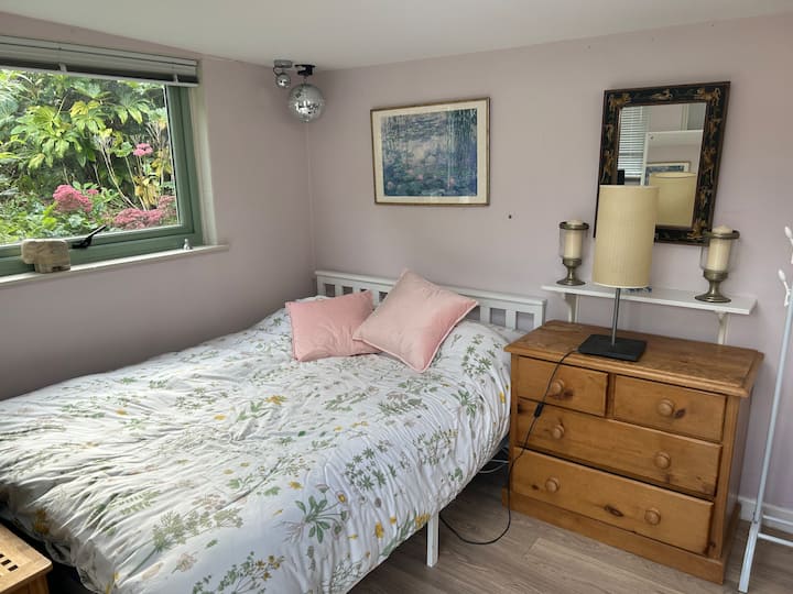 Pretty Garden Cabin, With Tv And Wifi, Near Bath - Bath