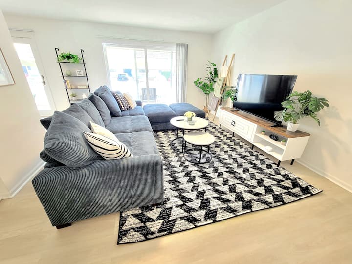 Bright 2br/2ba, 8 Min Walk To Nd, 2 Parking Spots - Notre Dame, IN
