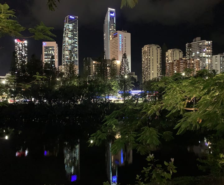 Serenity In Surfers Paradise - 골드코스트