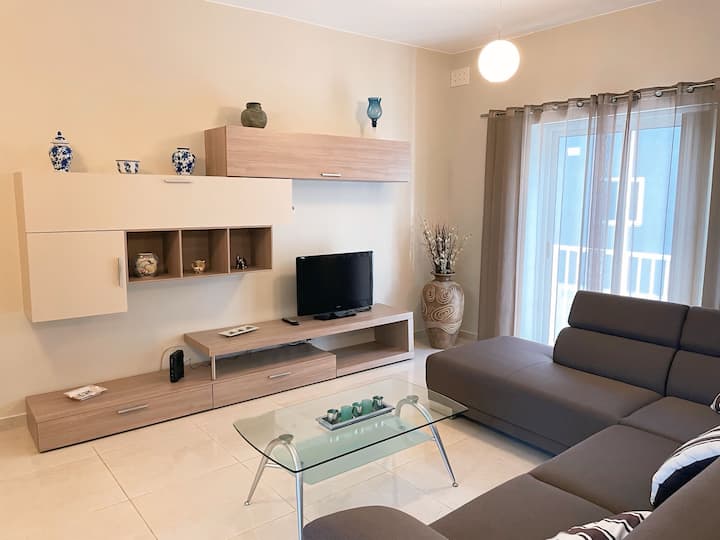 Comfortable, Spacious Living Close To Valletta - Malte