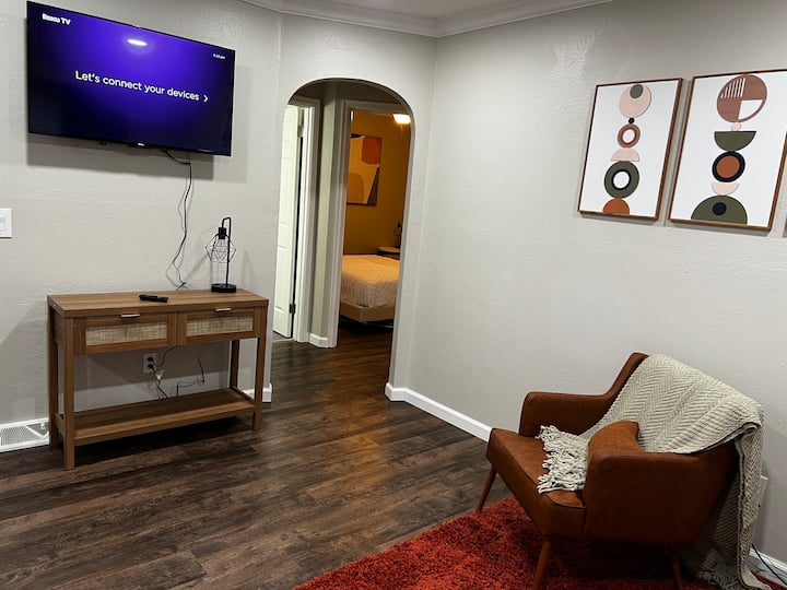 Contemporary Getaway - Toledo