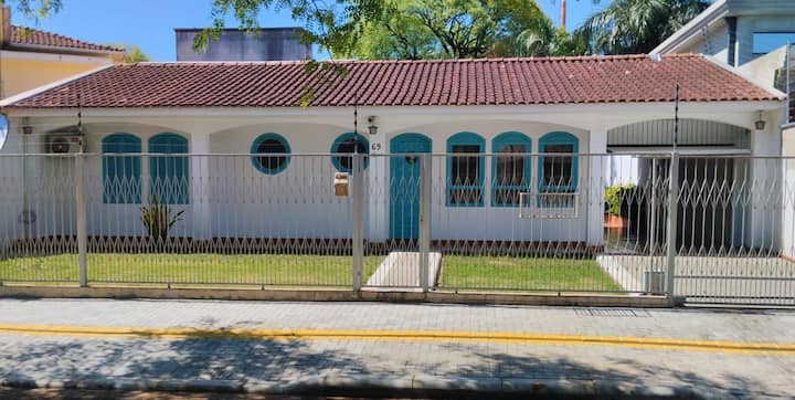 Casa Ampla C/ 4 Quartos/ Piscina Pet Friendly - Foz do Iguaçu