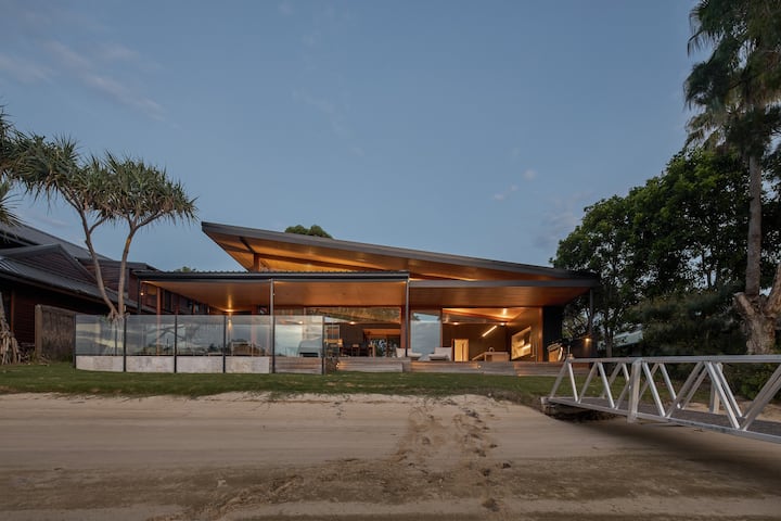 South Stradbroke Island Luxury Award Winning Home - South Stradbroke Island