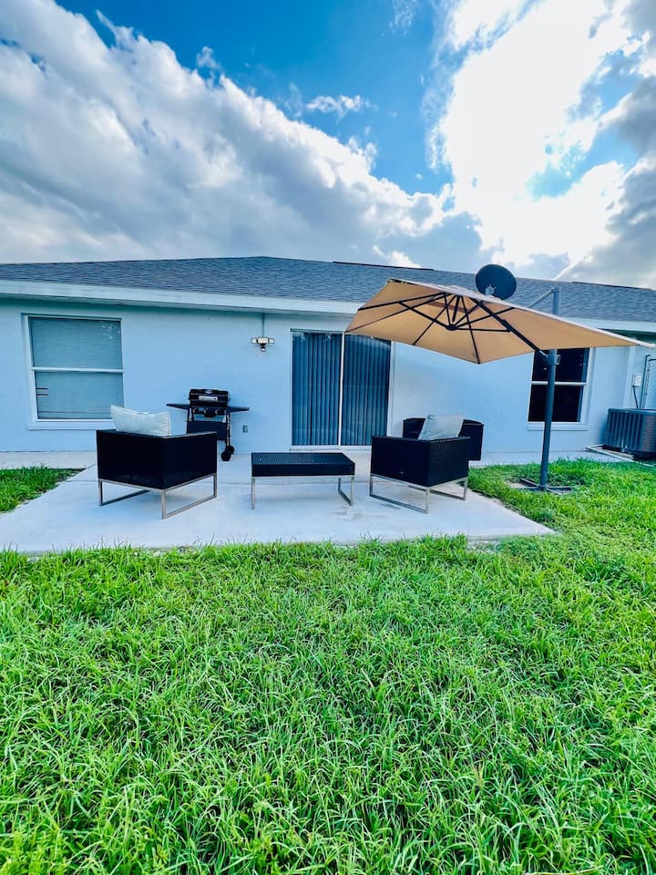 Spacious Home At Lehighacres - Lehigh Acres, FL