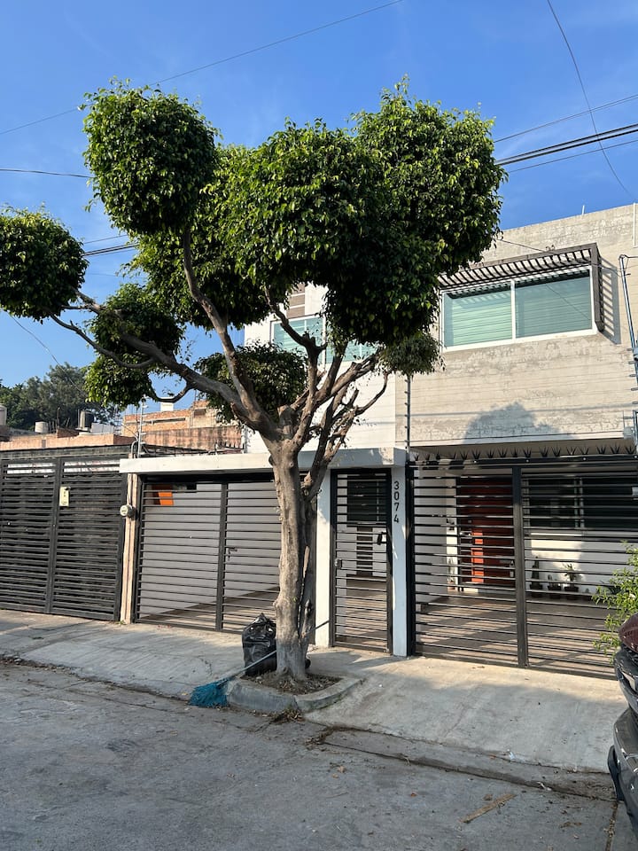 Casa Amplia Ideal Para Familias O Empleados - Zapopan