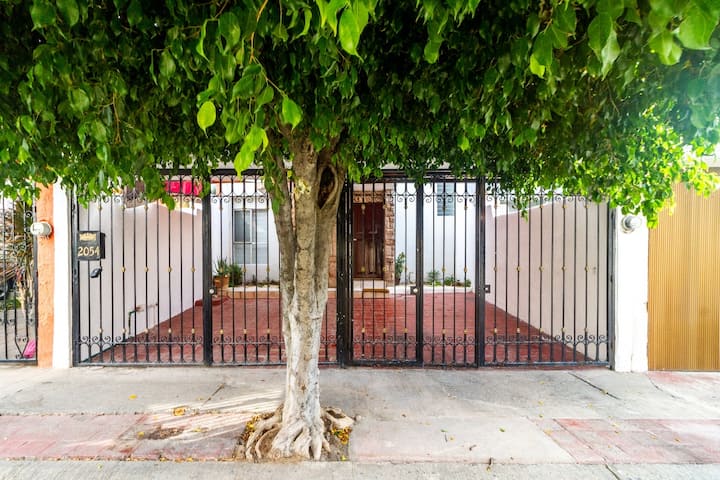 Casa Amplia Ideal Para Familias O Empleados - Tlaquepaque