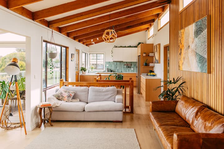 Large, Beautiful Beach Home With Ocean Views - Fairhaven
