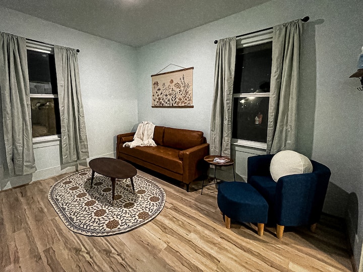 Cozy Modern Retreat - Mount Vernon, WA