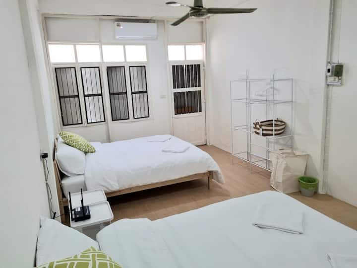 2 Bedrooms House For 6 People Near Bts Train - Bangkok