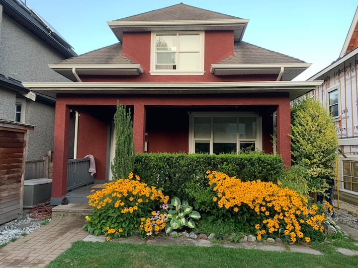 3 Br Spacious Home Near Downtown, Bc Place & Food - Vancouver