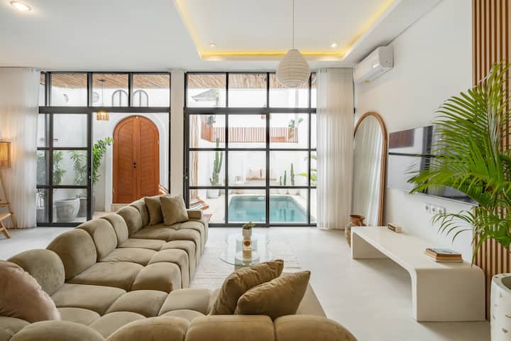 Central Berawa Canggu, Amazing Villa With Own Pool - Canggu