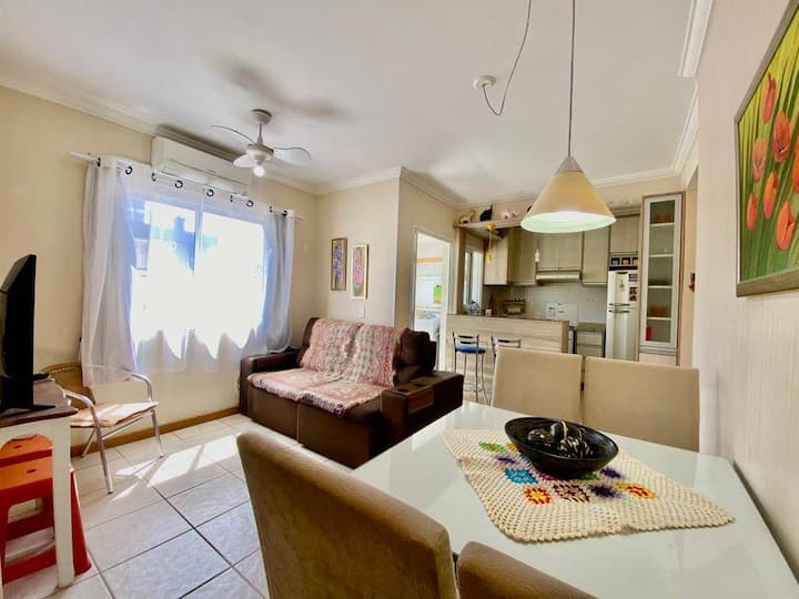 Apartamento No Centro De Capão Com 2 Dormitórios - Capão da Canoa
