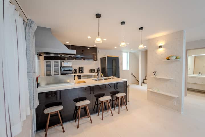 关西机场双线直达，新建166平双浴室双洗面台3卫日式豪华别墅，近心斋桥难波黑门市场、通天阁、环球影城 - Osaka