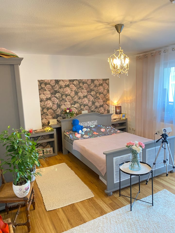 Stilvolle Wohnung, Balkon, Küche - Frankfurt am Main