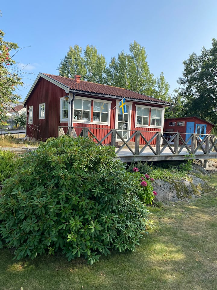 Stuga Vid Havet På Verkö I Karlskrona. - Karlskrona