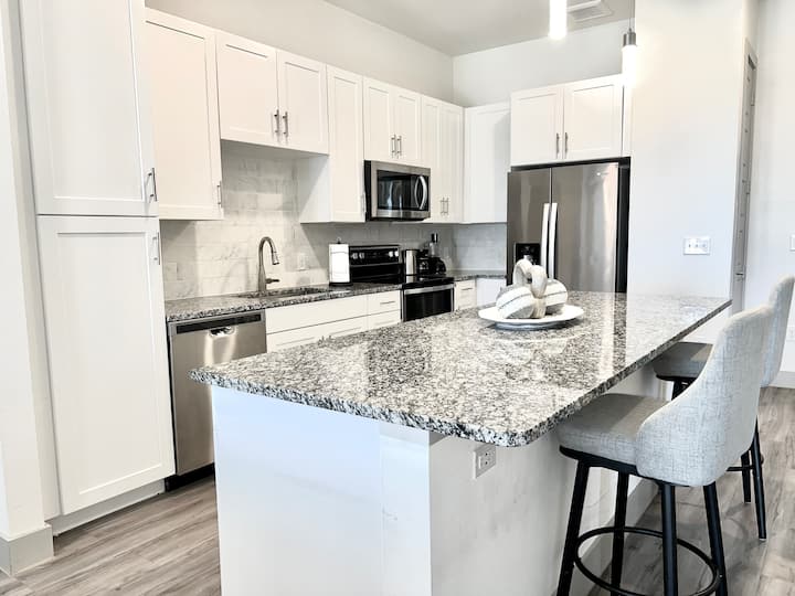 Dfw Airport Luxury Stay Affordable Pricing - Euless, TX
