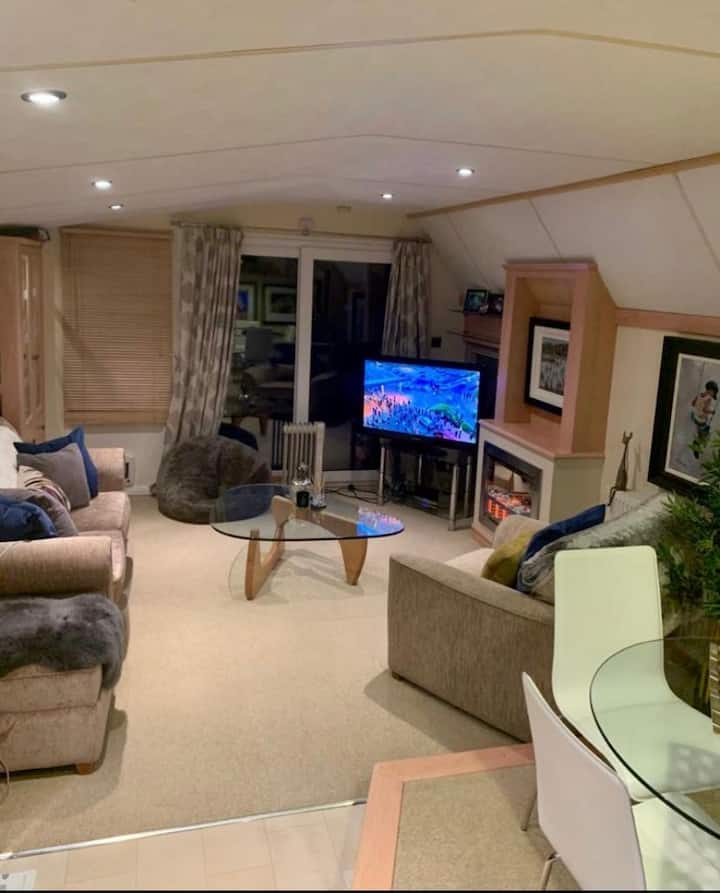 Country Lodge In Earlswood. - Worcestershire