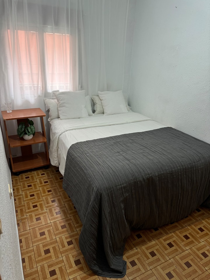 Habitación Cómoda Y Tranquila En Piso Compartido - San Sebastián de los Reyes