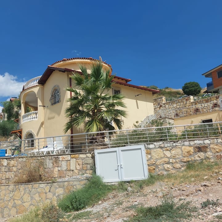 Meerblick-villa Mit Eigenem Pool - Foça