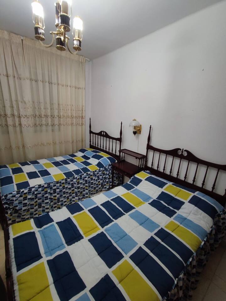 1 Twin Room Available. Bathroom.kitchen Shared - Jaca