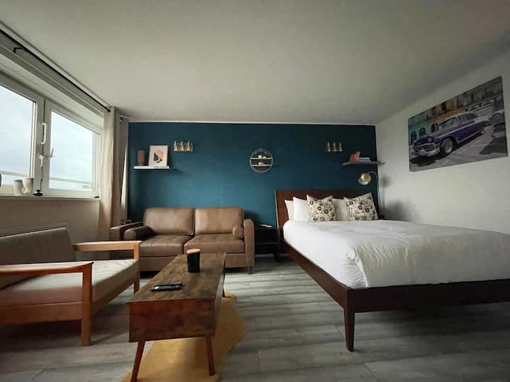 Sunset View Apartment - London, UK