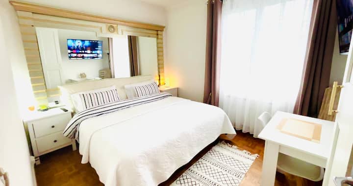 Studio Avec Salle De Bain Et Petite Cuisine - Aubervilliers