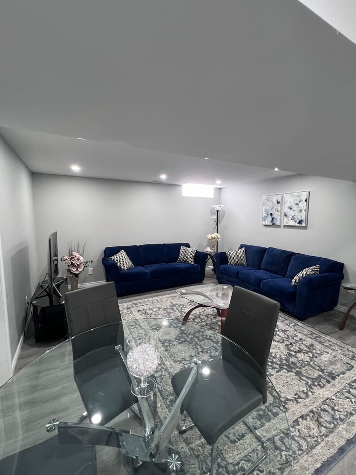 Comfy & Cozy Home Behind Devonshire Mall - Windsor