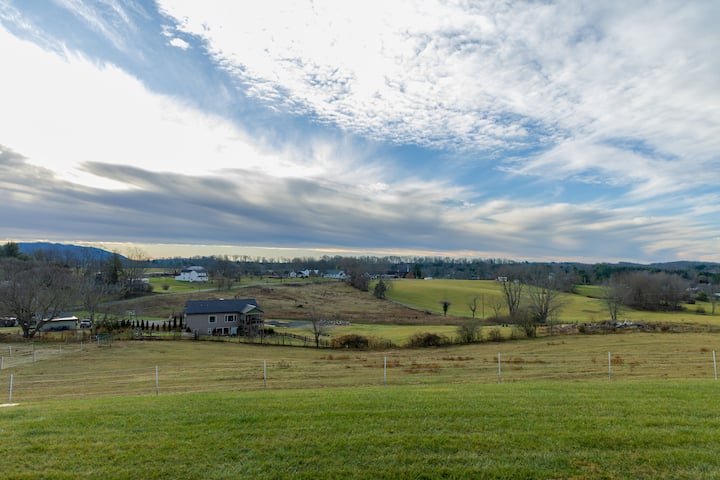 Belle Haven Hide-a-way - Blacksburg, VA