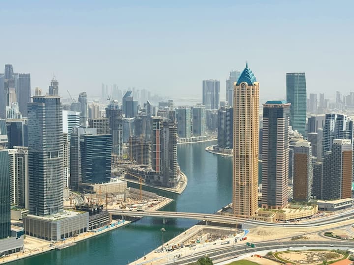 A Sky-high Escape - Aykon Studio Above The Clouds - Dubai