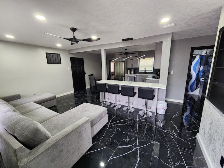 3bed 2bath Updated Modern Home! - 哈樂迪